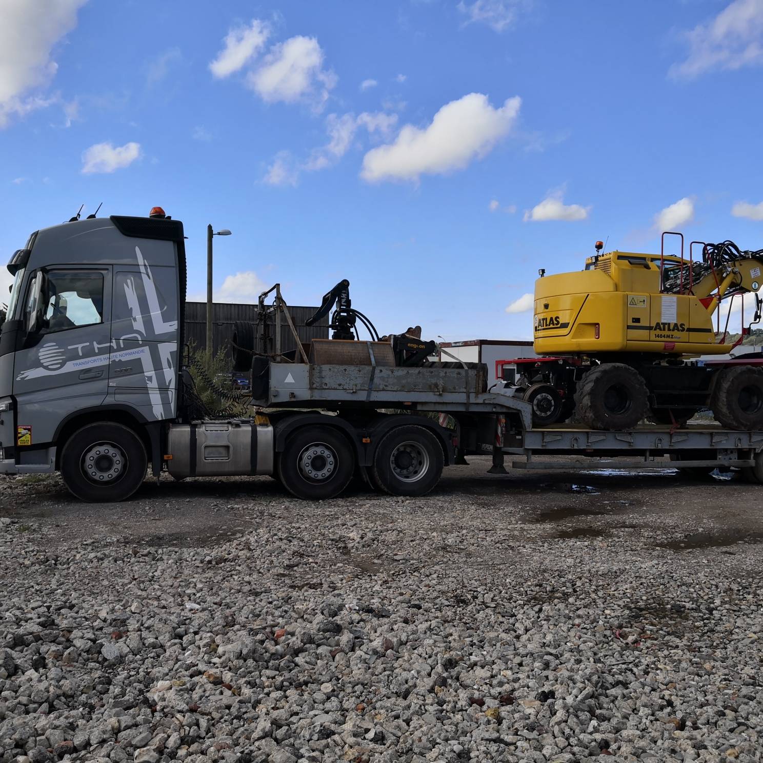 Location Engins TP (camion, grue, pelle 14T ou 22T, tracteur au Havre ...